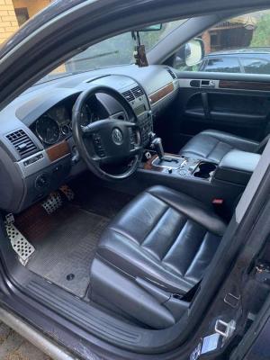 Pelēks Volkswagen Touareg 2007 Kauņa, ar dzinēja tilpumu 2.97 L un nobraukumu 321 tūkst. km par 4700 €, foto 6 vietnē AUTOMOTO.COM.LV
