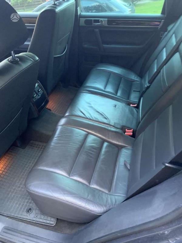Grey Volkswagen Touareg 2007 in Kaunas, with an engine capacity of 2.97 L and mileage of 321 thousand km for 4700 €, photo 7 on AUTOMOTO.COM.LV