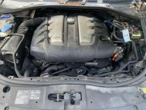 Pelēks Volkswagen Touareg 2007 Kauņa, ar dzinēja tilpumu 2.97 L un nobraukumu 321 tūkst. km par 4700 €, foto 10 vietnē AUTOMOTO.COM.LV