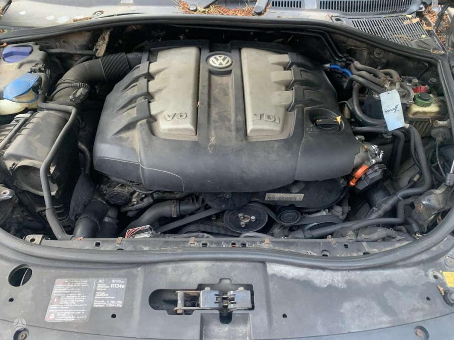 Pelēks Volkswagen Touareg 2007 Kauņa, ar dzinēja tilpumu 2.97 L un nobraukumu 321 tūkst. km par 4700 €, foto 10 vietnē AUTOMOTO.COM.LV