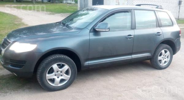 Grey Volkswagen Touareg 2007 in Ludza, with an engine capacity of 2.50 L and mileage of 206 thousand km for 4100 €, photo 3 on AUTOMOTO.COM.LV