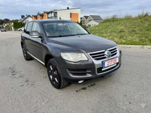 Grey Volkswagen Touareg 2007 in Kaunas, with an engine capacity of 2.97 L and mileage of 392 thousand km for 4200 €, photo  on AUTOMOTO.COM.LV