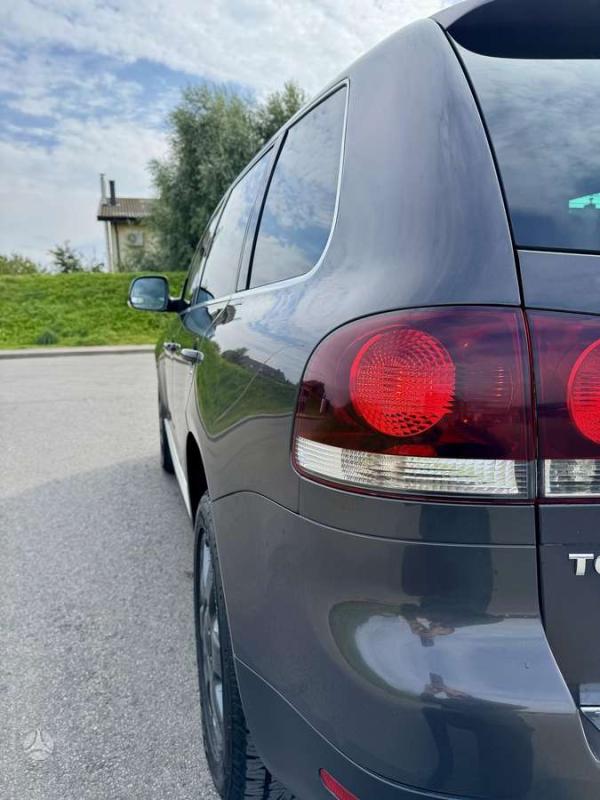 Grey Volkswagen Touareg 2007 in Kaunas, with an engine capacity of 2.97 L and mileage of 392 thousand km for 4200 €, photo 10 on AUTOMOTO.COM.LV