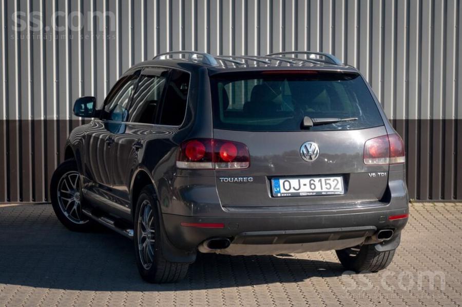 Pelēks Volkswagen Touareg 2007 Talsi, ar dzinēja tilpumu 3.00 L un nobraukumu 338 tūkst. km par 4990 €, foto 5 vietnē AUTOMOTO.COM.LV