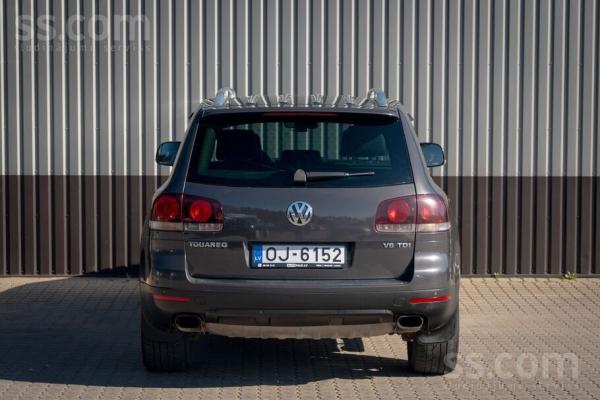 Grey Volkswagen Touareg 2007 in Talsi, with an engine capacity of 3.00 L and mileage of 338 thousand km for 4990 €, photo 6 on AUTOMOTO.COM.LV