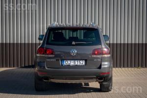 Pelēks Volkswagen Touareg 2007 Talsi, ar dzinēja tilpumu 3.00 L un nobraukumu 338 tūkst. km par 4990 €, foto 6 vietnē AUTOMOTO.COM.LV
