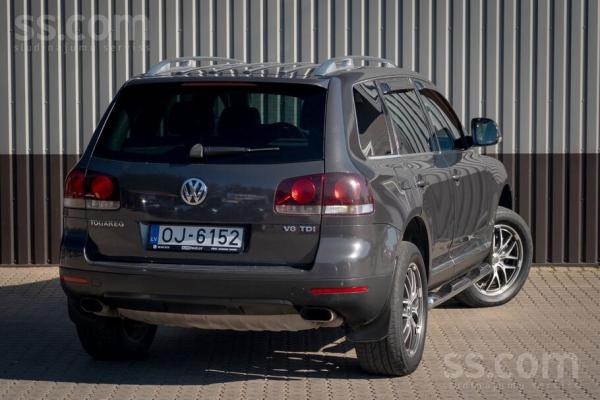 Grey Volkswagen Touareg 2007 in Talsi, with an engine capacity of 3.00 L and mileage of 338 thousand km for 4990 €, photo 8 on AUTOMOTO.COM.LV