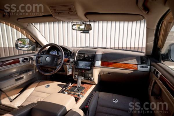 Grey Volkswagen Touareg 2007 in Talsi, with an engine capacity of 3.00 L and mileage of 338 thousand km for 4990 €, photo 9 on AUTOMOTO.COM.LV