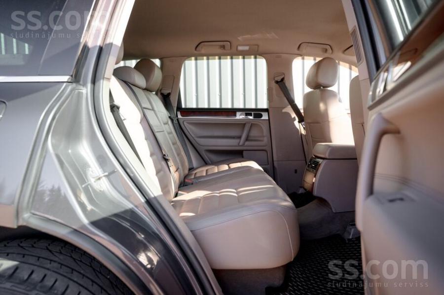 Pelēks Volkswagen Touareg 2007 Talsi, ar dzinēja tilpumu 3.00 L un nobraukumu 338 tūkst. km par 4990 €, foto 12 vietnē AUTOMOTO.COM.LV