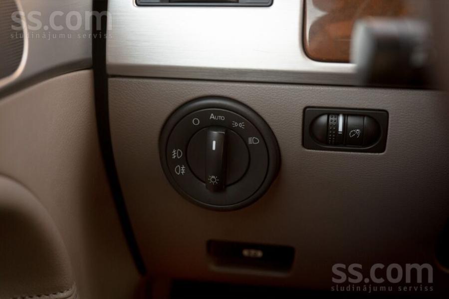 Pelēks Volkswagen Touareg 2007 Talsi, ar dzinēja tilpumu 3.00 L un nobraukumu 338 tūkst. km par 4990 €, foto 16 vietnē AUTOMOTO.COM.LV