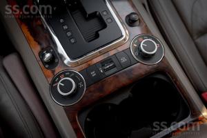 Pelēks Volkswagen Touareg 2007 Talsi, ar dzinēja tilpumu 3.00 L un nobraukumu 338 tūkst. km par 4990 €, foto 24 vietnē AUTOMOTO.COM.LV
