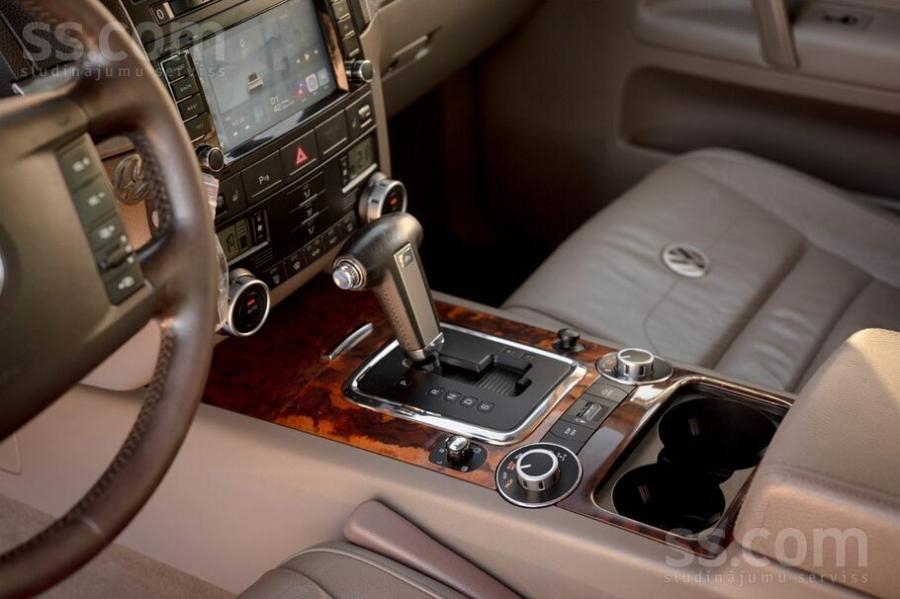 Pelēks Volkswagen Touareg 2007 Talsi, ar dzinēja tilpumu 3.00 L un nobraukumu 338 tūkst. km par 4990 €, foto 25 vietnē AUTOMOTO.COM.LV