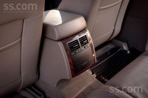 Pelēks Volkswagen Touareg 2007 Talsi, ar dzinēja tilpumu 3.00 L un nobraukumu 338 tūkst. km par 4990 €, foto 26 vietnē AUTOMOTO.COM.LV