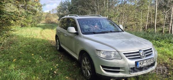 Volkswagen Touareg 2007 in Liepaja on AUTOMOTO.COM.LV Grey Volkswagen Touareg 2007 in Liepaja, with an engine capacity of 3.00 L and mileage of 410 thousand km for 1950 €, photo 3 on AUTOMOTO.COM.LV