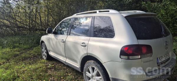 Volkswagen Touareg 2007 in Liepaja on AUTOMOTO.COM.LV Grey Volkswagen Touareg 2007 in Liepaja, with an engine capacity of 3.00 L and mileage of 410 thousand km for 1950 €, photo 6 on AUTOMOTO.COM.LV