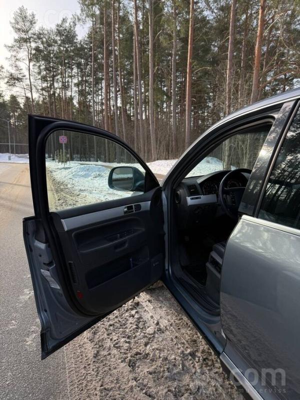 Grey Volkswagen Touareg 2007 in Valmiera, with an engine capacity of 3.00 L and mileage of 375 thousand km for 4550 €, photo 5 on AUTOMOTO.COM.LV