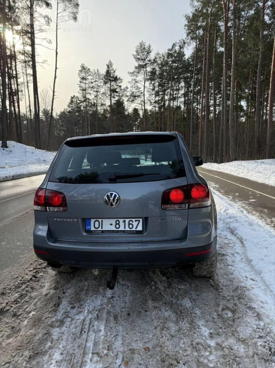 Grey Volkswagen Touareg 2007 in Valmiera, with an engine capacity of 3.00 L and mileage of 375 thousand km for 4550 €, photo 9 on AUTOMOTO.COM.LV