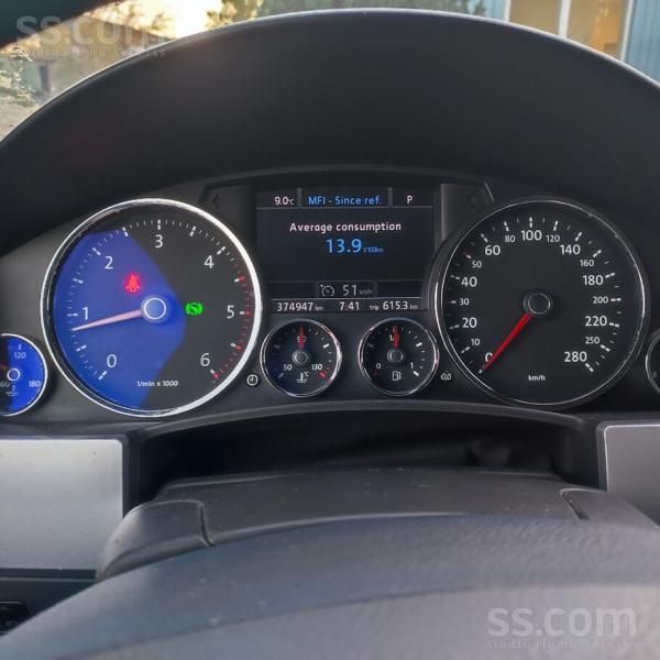Grey Volkswagen Touareg 2007 in Valmiera, with an engine capacity of 3.00 L and mileage of 375 thousand km for 4550 €, photo 10 on AUTOMOTO.COM.LV
