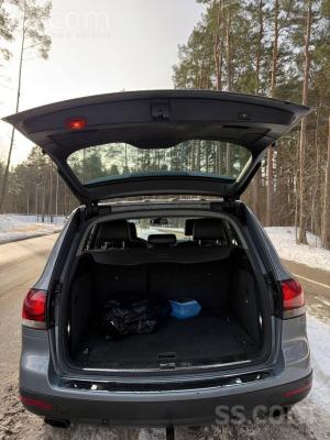 Grey Volkswagen Touareg 2007 in Valmiera, with an engine capacity of 3.00 L and mileage of 375 thousand km for 4550 €, photo 15 on AUTOMOTO.COM.LV