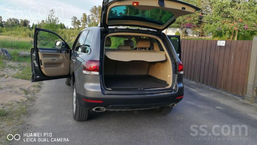Pelēks Volkswagen Touareg 2008 Rīga, ar dzinēja tilpumu 3.00 L un nobraukumu 225 tūkst. km par 12500 €, foto 4 vietnē AUTOMOTO.COM.LV