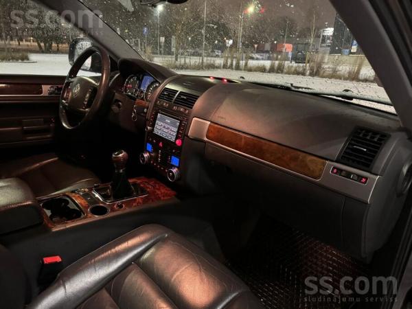 Pelēks Volkswagen Touareg 2008 Rīga, ar dzinēja tilpumu 2.50 L un nobraukumu 305 tūkst. km par 3000 €, foto 2 vietnē AUTOMOTO.COM.LV