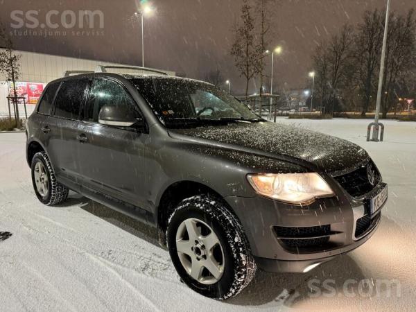 Pelēks Volkswagen Touareg 2008 Rīga, ar dzinēja tilpumu 2.50 L un nobraukumu 305 tūkst. km par 3000 €, foto 3 vietnē AUTOMOTO.COM.LV