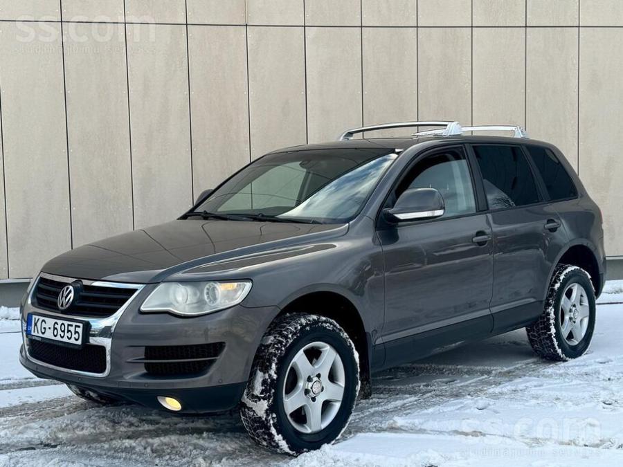 Grey Volkswagen Touareg 2008 in Riga, with an engine capacity of 2.50 L and mileage of 0 thousand km for 3550 €, photo 1 on AUTOMOTO.COM.LV