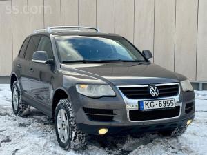 Grey Volkswagen Touareg 2008 in Riga, with an engine capacity of 2.50 L and mileage of 0 thousand km for 3550 €, photo 5 on AUTOMOTO.COM.LV