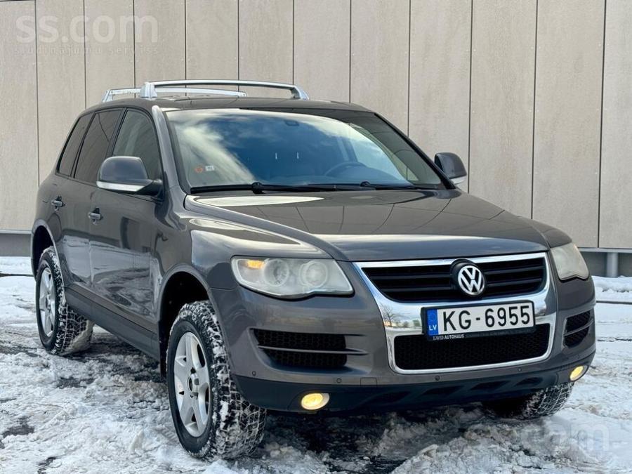Grey Volkswagen Touareg 2008 in Riga, with an engine capacity of 2.50 L and mileage of 0 thousand km for 3550 €, photo 5 on AUTOMOTO.COM.LV