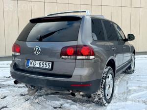 Grey Volkswagen Touareg 2008 in Riga, with an engine capacity of 2.50 L and mileage of 0 thousand km for 3550 €, photo 9 on AUTOMOTO.COM.LV