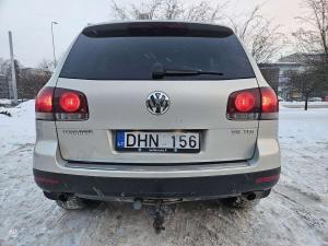 Pelēks Volkswagen Touareg 2008 Viļņa, ar dzinēja tilpumu 2.97 L un nobraukumu 167 tūkst. km par 4900 €, foto 2 vietnē AUTOMOTO.COM.LV