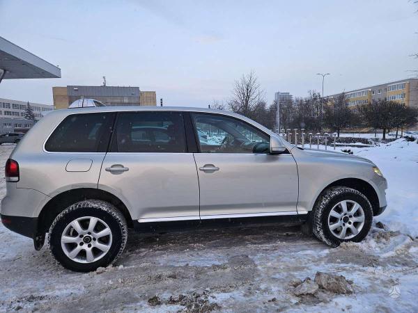 Grey Volkswagen Touareg 2008 in Vilnius, with an engine capacity of 2.97 L and mileage of 167 thousand km for 4900 €, photo 3 on AUTOMOTO.COM.LV