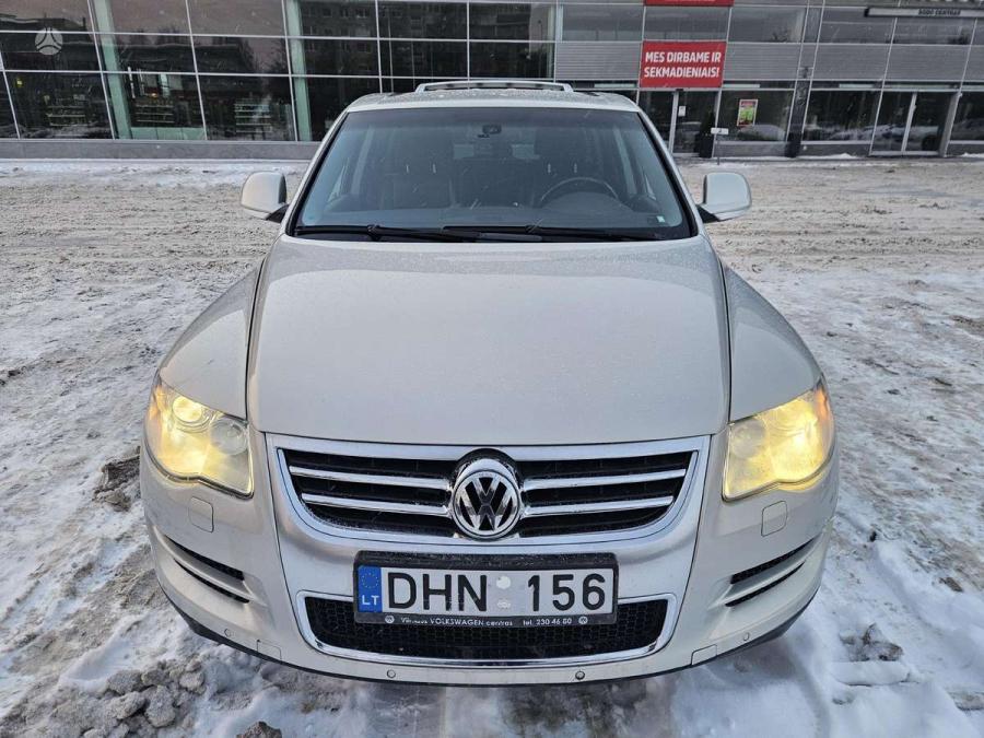 Pelēks Volkswagen Touareg 2008 Viļņa, ar dzinēja tilpumu 2.97 L un nobraukumu 167 tūkst. km par 4900 €, foto 4 vietnē AUTOMOTO.COM.LV