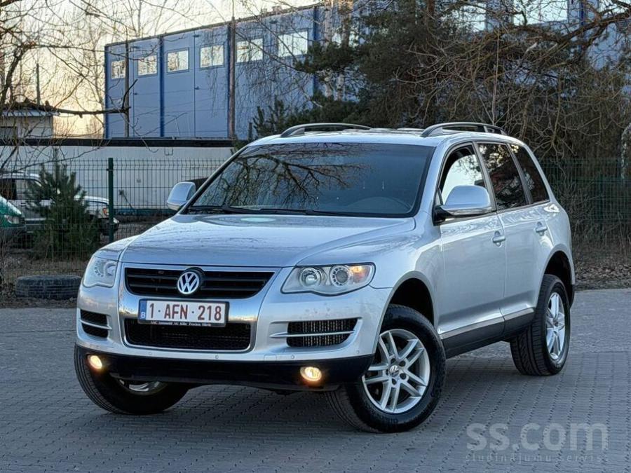 Серый Фольксваген Туарег 2008 в Рига, объемом двигателя 2.50 л и пробегом 0 тыс. км за 5750 €, фото 1 на AUTOMOTO.COM.LV