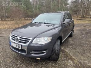Grey Volkswagen Touareg 2008 in Liepaja, with an engine capacity of 3.00 L and mileage of 279 thousand km for 4450 €, photo  on AUTOMOTO.COM.LV