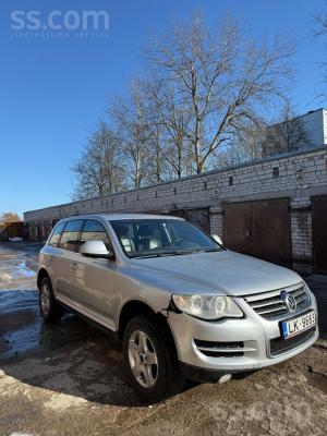 Серый Фольксваген Туарег 2008 в Елгава, объемом двигателя 2.50 л и пробегом 395 тыс. км за 2300 €, фото 3 на AUTOMOTO.COM.LV