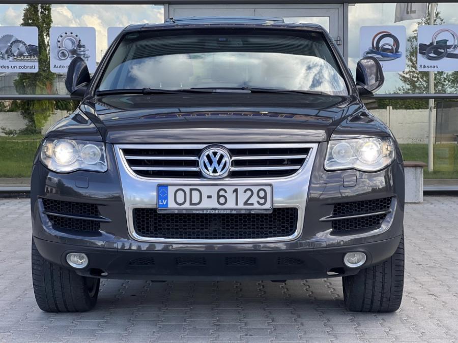 Pelēks Volkswagen Touareg 2008 Rīga, ar dzinēja tilpumu 3.00 L un nobraukumu 165 tūkst. km par 8800 €, foto 7 vietnē AUTOMOTO.COM.LV