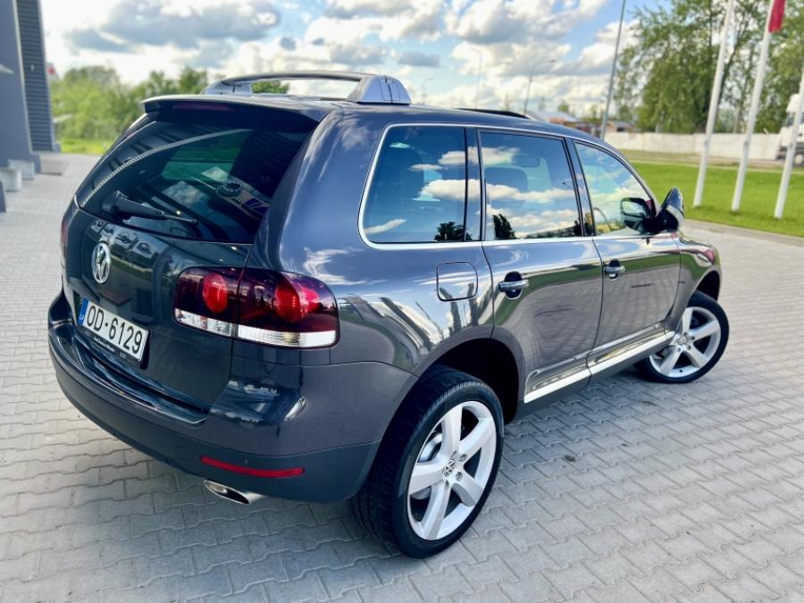 Pelēks Volkswagen Touareg 2008 Rīga, ar dzinēja tilpumu 3.00 L un nobraukumu 165 tūkst. km par 8800 €, foto 9 vietnē AUTOMOTO.COM.LV