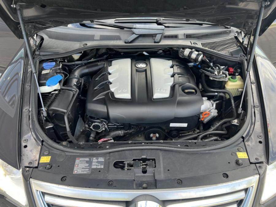 Pelēks Volkswagen Touareg 2008 Rīga, ar dzinēja tilpumu 3.00 L un nobraukumu 165 tūkst. km par 8800 €, foto 11 vietnē AUTOMOTO.COM.LV