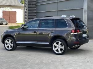 Pelēks Volkswagen Touareg 2008 Rīga, ar dzinēja tilpumu 3.00 L un nobraukumu 165 tūkst. km par 8800 €, foto 12 vietnē AUTOMOTO.COM.LV