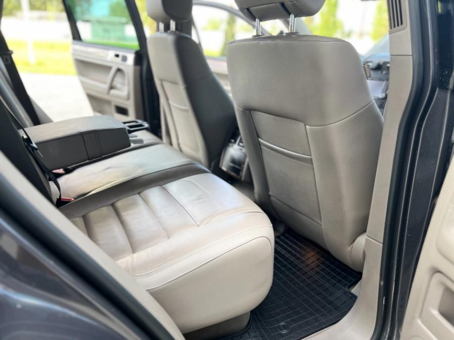Pelēks Volkswagen Touareg 2008 Rīga, ar dzinēja tilpumu 3.00 L un nobraukumu 165 tūkst. km par 8800 €, foto 18 vietnē AUTOMOTO.COM.LV