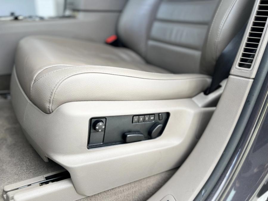 Pelēks Volkswagen Touareg 2008 Rīga, ar dzinēja tilpumu 3.00 L un nobraukumu 165 tūkst. km par 8800 €, foto 21 vietnē AUTOMOTO.COM.LV