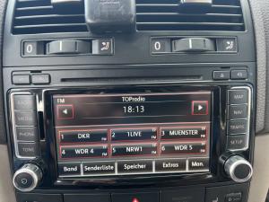 Pelēks Volkswagen Touareg 2008 Rīga, ar dzinēja tilpumu 3.00 L un nobraukumu 165 tūkst. km par 8800 €, foto 23 vietnē AUTOMOTO.COM.LV