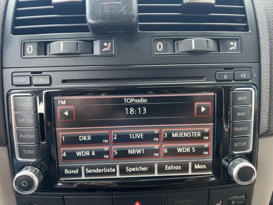 Pelēks Volkswagen Touareg 2008 Rīga, ar dzinēja tilpumu 3.00 L un nobraukumu 165 tūkst. km par 8800 €, foto 23 vietnē AUTOMOTO.COM.LV