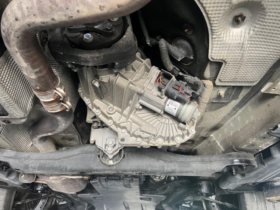 Pelēks Volkswagen Touareg 2008 Rīga, ar dzinēja tilpumu 3.00 L un nobraukumu 165 tūkst. km par 8800 €, foto 28 vietnē AUTOMOTO.COM.LV