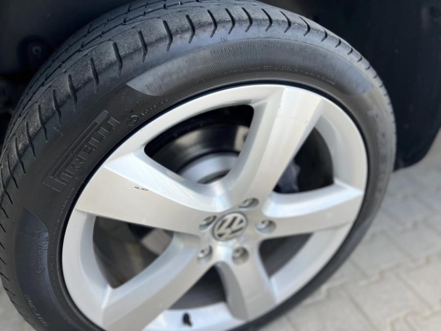 Pelēks Volkswagen Touareg 2008 Rīga, ar dzinēja tilpumu 3.00 L un nobraukumu 165 tūkst. km par 8800 €, foto 33 vietnē AUTOMOTO.COM.LV