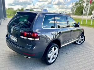 Grey Volkswagen Touareg 2008 in Jekabpils, with an engine capacity of 3.00 L and mileage of 165 thousand km for 8800 €, photo 3 on AUTOMOTO.COM.LV