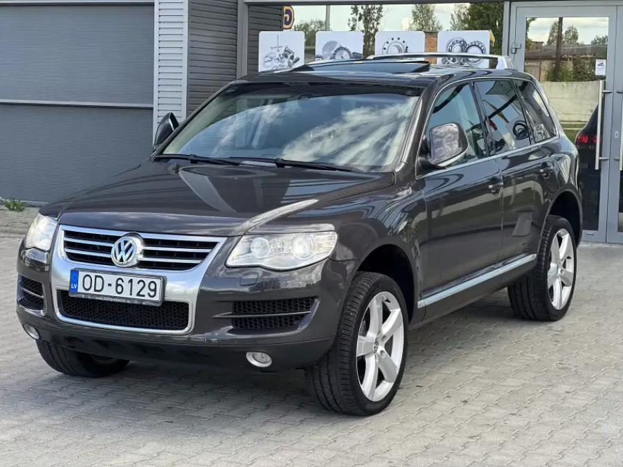 Grey Volkswagen Touareg 2008 in Jekabpils, with an engine capacity of 3.00 L and mileage of 165 thousand km for 8800 €, photo 4 on AUTOMOTO.COM.LV