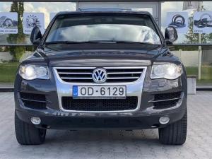 Grey Volkswagen Touareg 2008 in Jekabpils, with an engine capacity of 3.00 L and mileage of 165 thousand km for 8800 €, photo 5 on AUTOMOTO.COM.LV