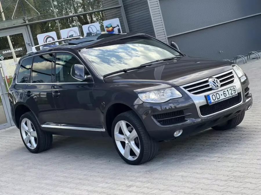Grey Volkswagen Touareg 2008 in Jekabpils, with an engine capacity of 3.00 L and mileage of 165 thousand km for 8800 €, photo 6 on AUTOMOTO.COM.LV